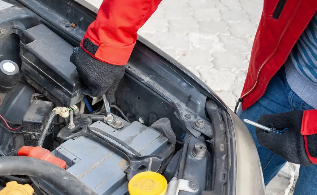 How To Disconnect A Car Battery Properly In 5 (EASY) Steps